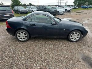 Melns Mercedes-Benz SLK 230 1999 Jurbarkas, ar dzinēja tilpumu 2.30 L un nobraukumu 300 tūkst. km par 2499 €, foto 7 vietnē AUTOMOTO.COM.LV