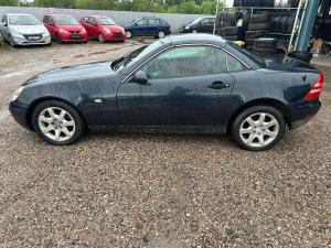Melns Mercedes-Benz SLK 230 1999 Jurbarkas, ar dzinēja tilpumu 2.30 L un nobraukumu 300 tūkst. km par 2499 €, foto 12 vietnē AUTOMOTO.COM.LV