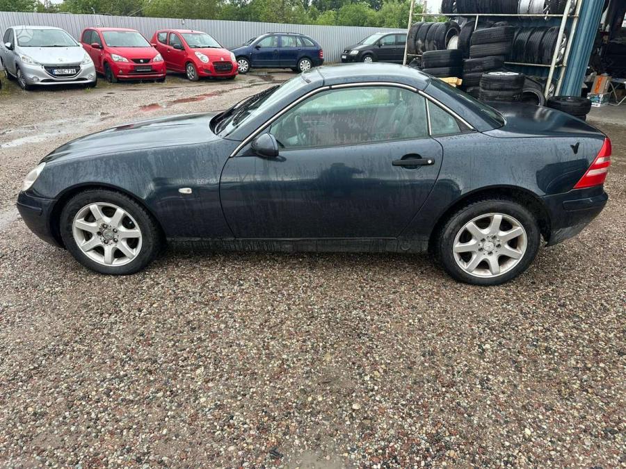 Melns Mercedes-Benz SLK 230 1999 Jurbarkas, ar dzinēja tilpumu 2.30 L un nobraukumu 300 tūkst. km par 2499 €, foto 12 vietnē AUTOMOTO.COM.LV