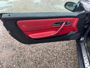 Melns Mercedes-Benz SLK 230 1999 Jurbarkas, ar dzinēja tilpumu 2.30 L un nobraukumu 300 tūkst. km par 2499 €, foto 13 vietnē AUTOMOTO.COM.LV