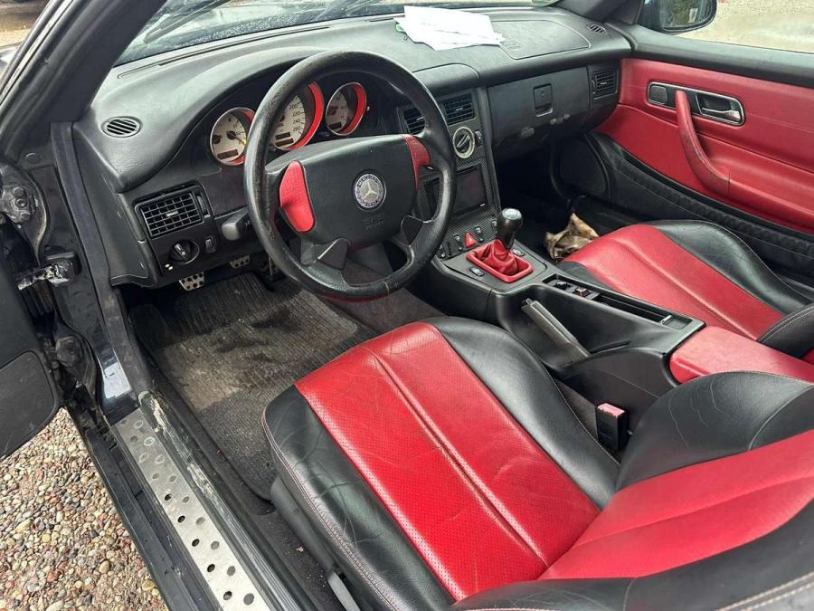 Melns Mercedes-Benz SLK 230 1999 Jurbarkas, ar dzinēja tilpumu 2.30 L un nobraukumu 300 tūkst. km par 2499 €, foto 14 vietnē AUTOMOTO.COM.LV