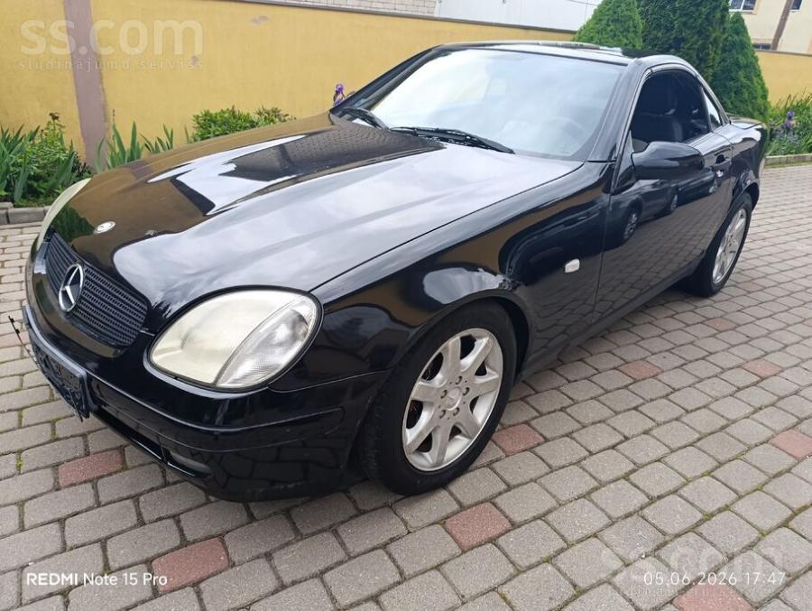 Melns Mercedes-Benz SLK 230 2000 Rīga, ar dzinēja tilpumu 2.30 L un nobraukumu 140 tūkst. km par 3850 €, foto 1 vietnē AUTOMOTO.COM.LV