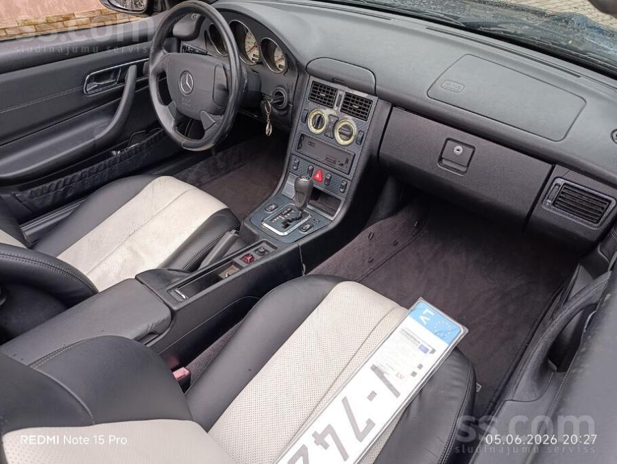 Melns Mercedes-Benz SLK 230 2000 Rīga, ar dzinēja tilpumu 2.30 L un nobraukumu 140 tūkst. km par 3850 €, foto 12 vietnē AUTOMOTO.COM.LV
