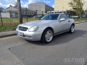 Mercedes-Benz SLK 230 1998 Rīga, ar dzinēja tilpumu 2.30 L un nobraukumu 265 tūkst. km par 4000 €, foto  vietnē AUTOMOTO.COM.LV