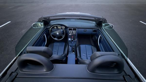 Mercedes-Benz SLK 230 1998 Veru, ar dzinēja tilpumu 2.30 L un nobraukumu 176 tūkst. km par 3690 €, foto 7 vietnē AUTOMOTO.COM.LV