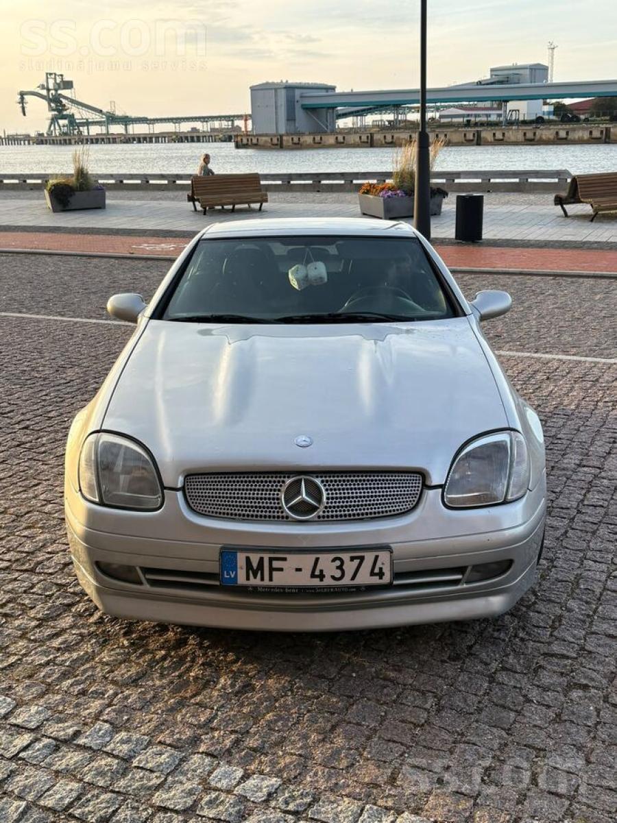 Grey Mercedes-Benz SLK 230 1996 in Ventspils, with an engine capacity of 2.30 L and mileage of 256 thousand km for 6500 €, photo 6 on AUTOMOTO.COM.LV