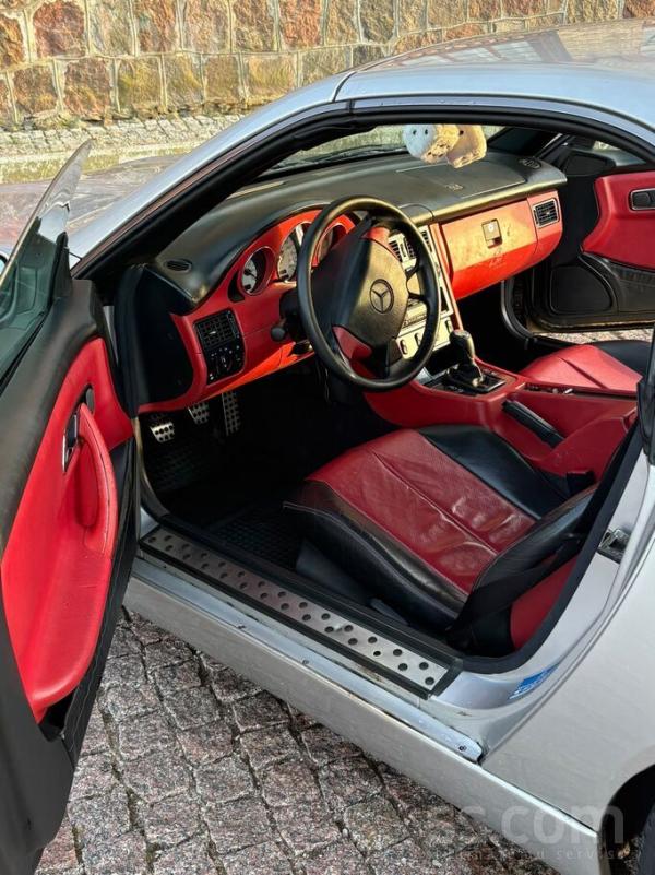 Grey Mercedes-Benz SLK 230 1996 in Ventspils, with an engine capacity of 2.30 L and mileage of 256 thousand km for 6500 €, photo 8 on AUTOMOTO.COM.LV