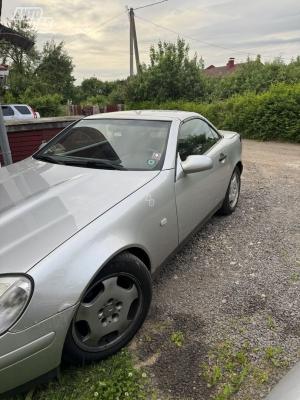 Pelēks Mercedes-Benz SLK 230 1999 Viļņa, ar dzinēja tilpumu 2.30 L un nobraukumu 215 tūkst. km par 2000 €, foto 5 vietnē AUTOMOTO.COM.LV