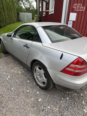 Pelēks Mercedes-Benz SLK 230 1999 Viļņa, ar dzinēja tilpumu 2.30 L un nobraukumu 215 tūkst. km par 2000 €, foto 6 vietnē AUTOMOTO.COM.LV