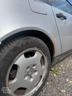 Pelēks Mercedes-Benz SLK 230 1999 Viļņa, ar dzinēja tilpumu 2.30 L un nobraukumu 215 tūkst. km par 2000 €, foto 13 vietnē AUTOMOTO.COM.LV