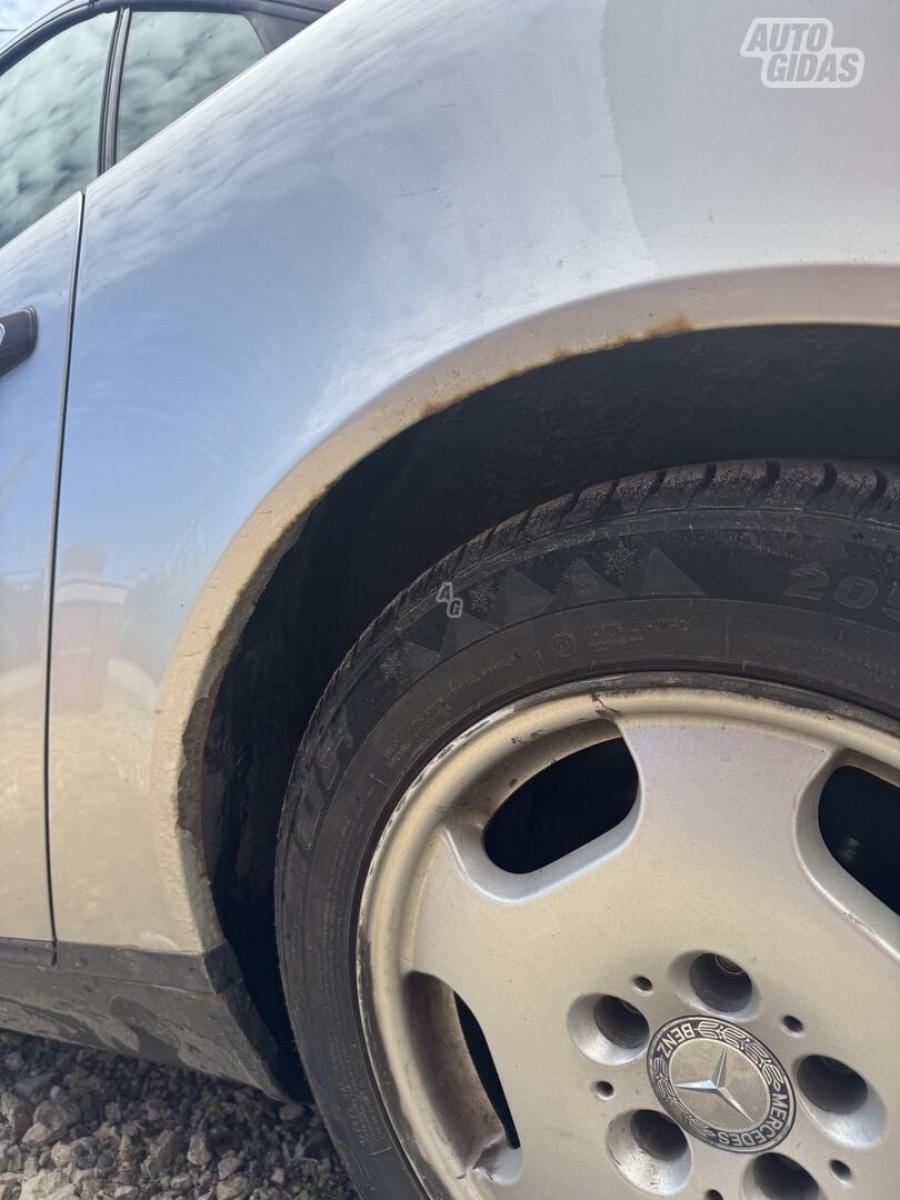 Pelēks Mercedes-Benz SLK 230 1999 Viļņa, ar dzinēja tilpumu 2.30 L un nobraukumu 215 tūkst. km par 2000 €, foto 14 vietnē AUTOMOTO.COM.LV