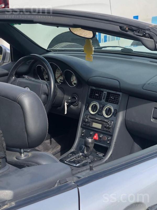 Pelēks Mercedes-Benz SLK 230 1999 Rīga, ar dzinēja tilpumu 2.30 L un nobraukumu 85 tūkst. km par 10000 €, foto 8 vietnē AUTOMOTO.COM.LV