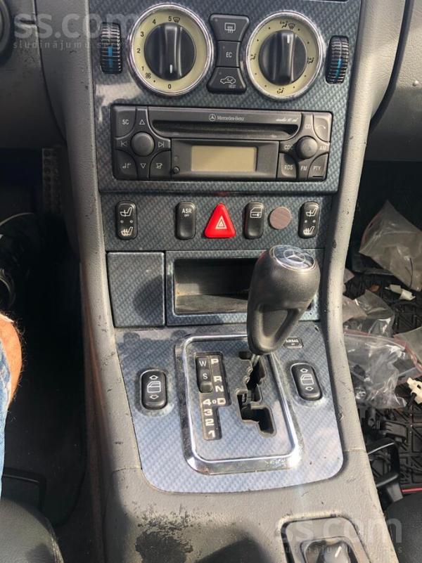 Pelēks Mercedes-Benz SLK 230 1999 Rīga, ar dzinēja tilpumu 2.30 L un nobraukumu 85 tūkst. km par 10000 €, foto 9 vietnē AUTOMOTO.COM.LV