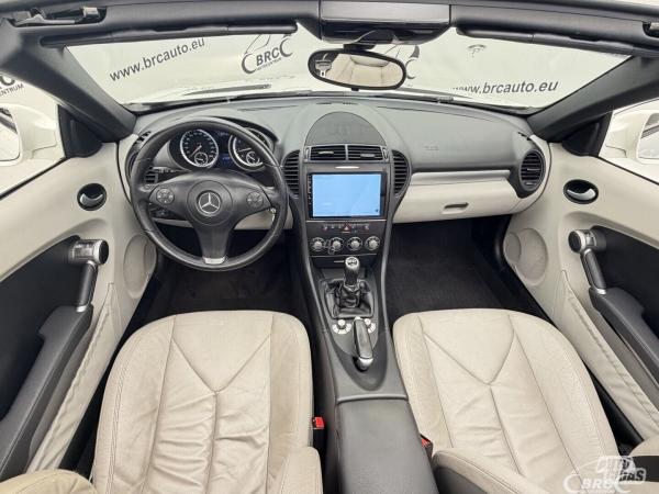 Белый Мерседес SLK 280 2008 в Авиженяй, объемом двигателя 3.00 л и пробегом 269 тыс. км за 11500 €, фото 3 на AUTOMOTO.COM.LV