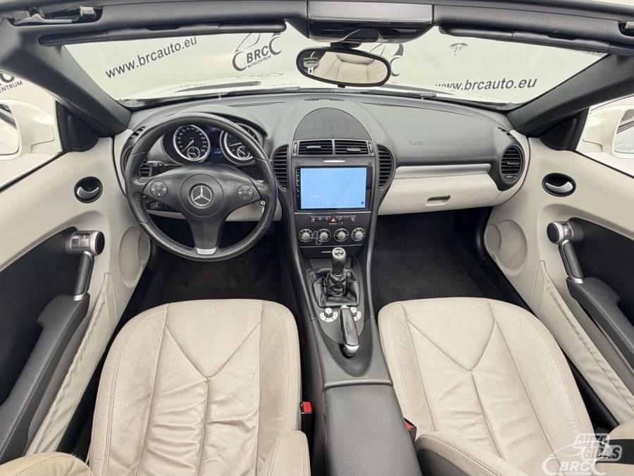 Белый Мерседес SLK 280 2008 в Авиженяй, объемом двигателя 3.00 л и пробегом 269 тыс. км за 9900 €, фото 4 на AUTOMOTO.COM.LV
