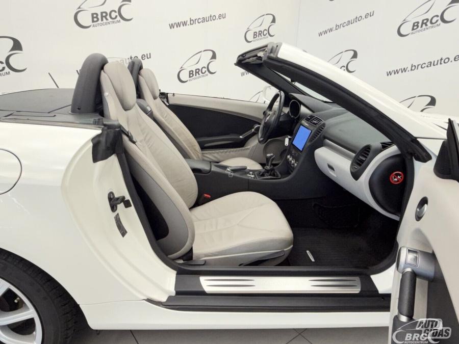 Белый Мерседес SLK 280 2008 в Авиженяй, объемом двигателя 3.00 л и пробегом 269 тыс. км за 9900 €, фото 7 на AUTOMOTO.COM.LV