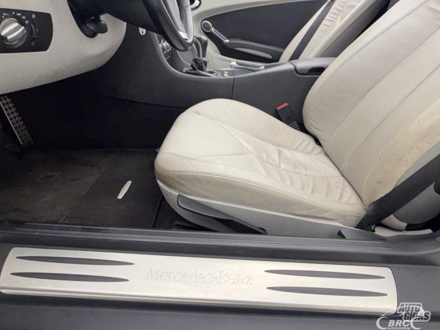 Белый Мерседес SLK 280 2008 в Авиженяй, объемом двигателя 3.00 л и пробегом 269 тыс. км за 9900 €, фото 19 на AUTOMOTO.COM.LV