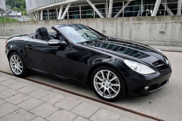 Melns Mercedes-Benz SLK 350 2004 Viļņa, ar dzinēja tilpumu 3.50 L un nobraukumu 129 tūkst. km par 8999 €, foto 2 vietnē AUTOMOTO.COM.LV