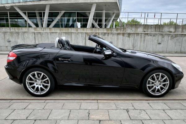 Melns Mercedes-Benz SLK 350 2004 Viļņa, ar dzinēja tilpumu 3.50 L un nobraukumu 129 tūkst. km par 8999 €, foto 3 vietnē AUTOMOTO.COM.LV