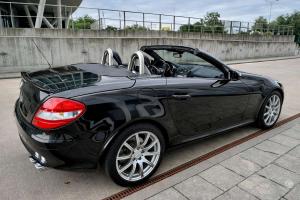 Melns Mercedes-Benz SLK 350 2004 Viļņa, ar dzinēja tilpumu 3.50 L un nobraukumu 129 tūkst. km par 8999 €, foto 5 vietnē AUTOMOTO.COM.LV