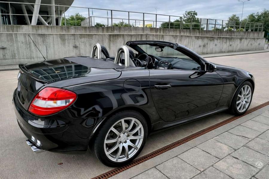 Melns Mercedes-Benz SLK 350 2004 Viļņa, ar dzinēja tilpumu 3.50 L un nobraukumu 129 tūkst. km par 8999 €, foto 5 vietnē AUTOMOTO.COM.LV
