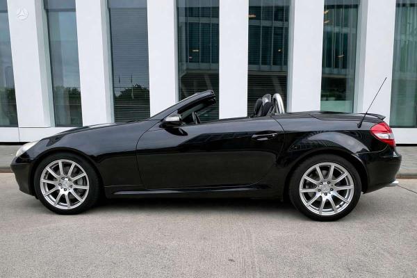 Melns Mercedes-Benz SLK 350 2004 Viļņa, ar dzinēja tilpumu 3.50 L un nobraukumu 129 tūkst. km par 8999 €, foto 7 vietnē AUTOMOTO.COM.LV