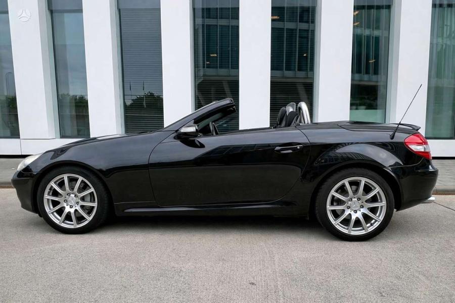 Melns Mercedes-Benz SLK 350 2004 Viļņa, ar dzinēja tilpumu 3.50 L un nobraukumu 129 tūkst. km par 8999 €, foto 8 vietnē AUTOMOTO.COM.LV