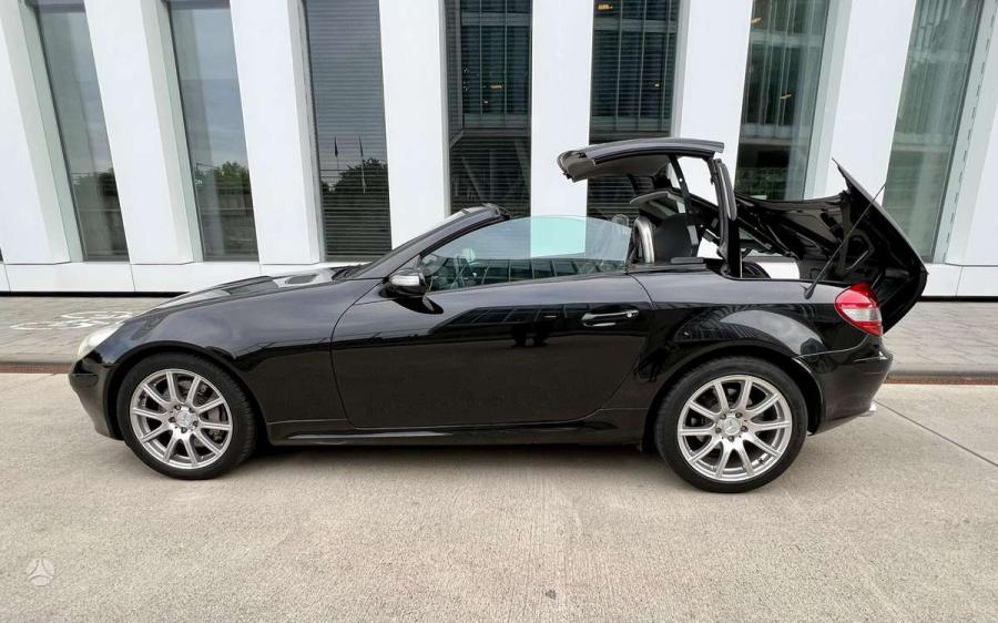 Melns Mercedes-Benz SLK 350 2004 Viļņa, ar dzinēja tilpumu 3.50 L un nobraukumu 129 tūkst. km par 8999 €, foto 10 vietnē AUTOMOTO.COM.LV