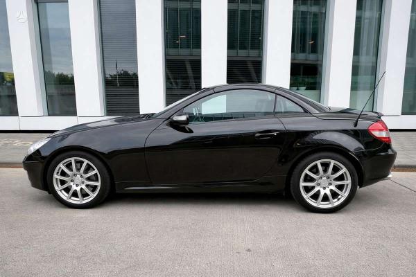 Melns Mercedes-Benz SLK 350 2004 Viļņa, ar dzinēja tilpumu 3.50 L un nobraukumu 129 tūkst. km par 8999 €, foto 10 vietnē AUTOMOTO.COM.LV