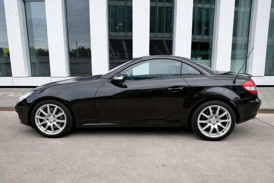 Melns Mercedes-Benz SLK 350 2004 Viļņa, ar dzinēja tilpumu 3.50 L un nobraukumu 129 tūkst. km par 8999 €, foto 11 vietnē AUTOMOTO.COM.LV