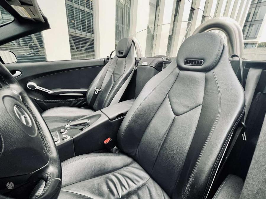Melns Mercedes-Benz SLK 350 2004 Viļņa, ar dzinēja tilpumu 3.50 L un nobraukumu 129 tūkst. km par 8999 €, foto 12 vietnē AUTOMOTO.COM.LV