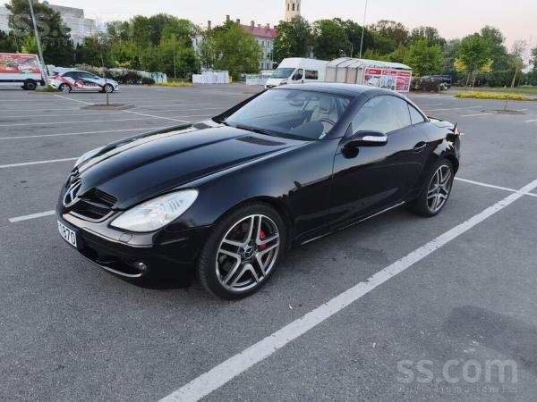 Черный Мерседес СЛК 350 2005 в Рига, объемом двигателя 3.50 л и пробегом 261 тыс. км за 9900 €, фото 1 на AUTOMOTO.COM.LV