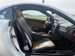 Zils Mercedes-Benz SLK 350 2005 Liepāja, ar dzinēja tilpumu 3.50 L un nobraukumu 97 tūkst. km par 12900 €, foto 15 vietnē AUTOMOTO.COM.LV