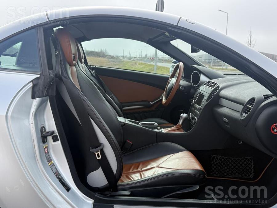 Zils Mercedes-Benz SLK 350 2005 Liepāja, ar dzinēja tilpumu 3.50 L un nobraukumu 97 tūkst. km par 12900 €, foto 15 vietnē AUTOMOTO.COM.LV