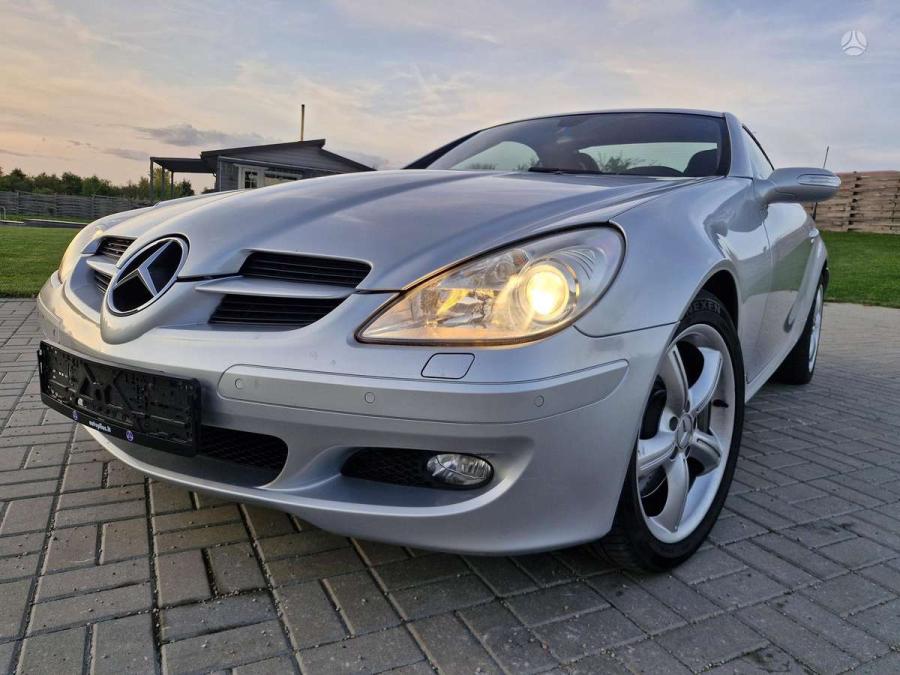Grey Mercedes-Benz SLK 350 2005 in Vilnius, with an engine capacity of 3.50 L and mileage of 230 thousand km for 7900 €, photo 3 on AUTOMOTO.COM.LV
