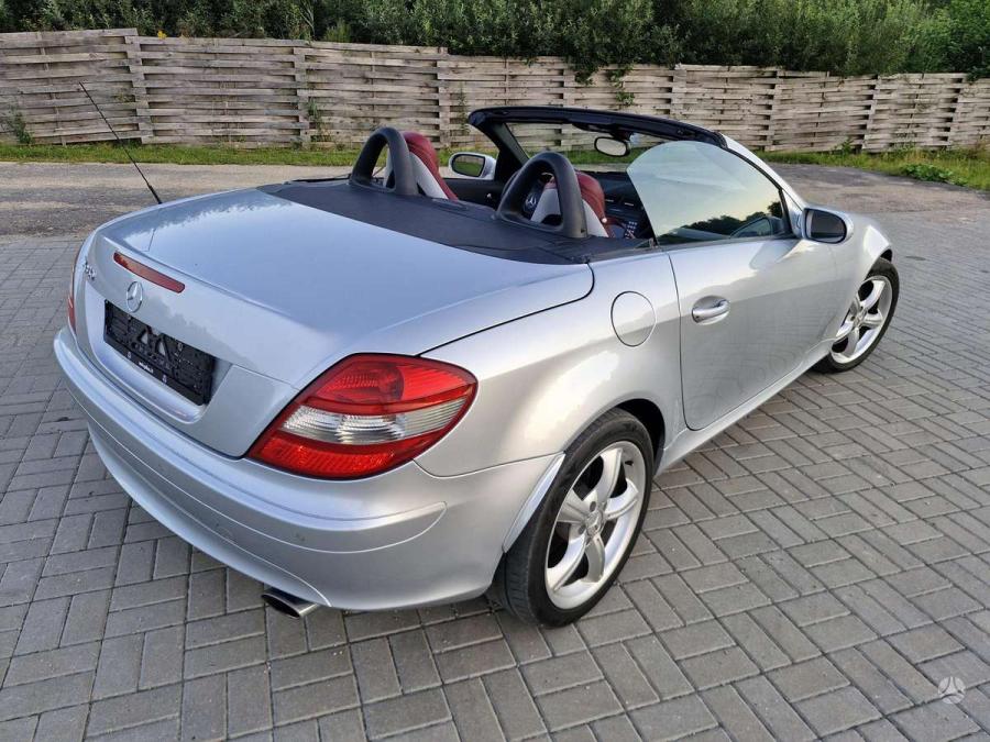 Grey Mercedes-Benz SLK 350 2005 in Vilnius, with an engine capacity of 3.50 L and mileage of 230 thousand km for 7900 €, photo 8 on AUTOMOTO.COM.LV