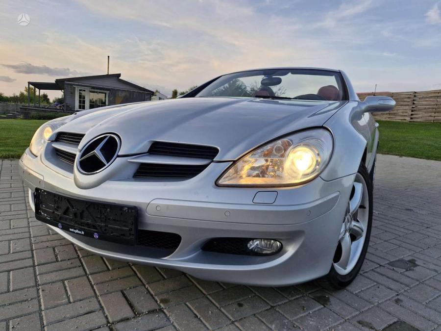 Grey Mercedes-Benz SLK 350 2005 in Vilnius, with an engine capacity of 3.50 L and mileage of 230 thousand km for 7900 €, photo 10 on AUTOMOTO.COM.LV