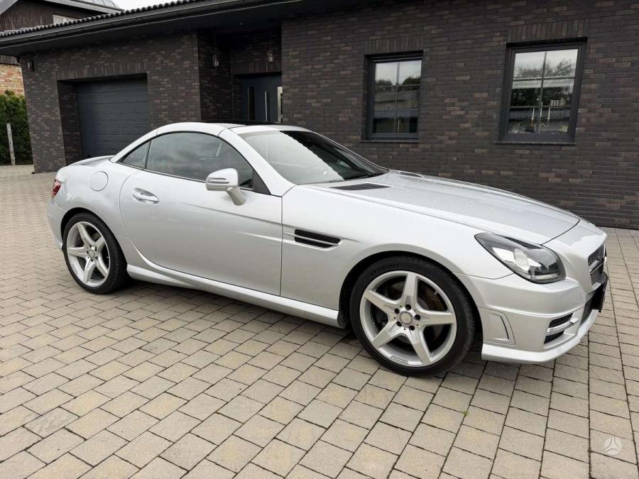 Grey Mercedes-Benz SLK 350 2014 in Palanga, with an engine capacity of 3.50 L and mileage of 91 thousand km for 18900 €, photo 3 on AUTOMOTO.COM.LV