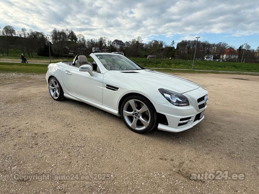 White Mercedes-Benz SLK 350 2011 in Viljandi, with an engine capacity of 3.50 L and mileage of 175 thousand km for 19900 €, photo 12 on AUTOMOTO.COM.LV