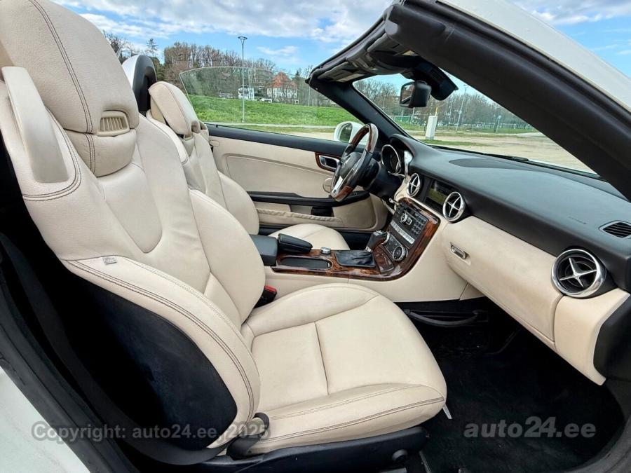 White Mercedes-Benz SLK 350 2011 in Viljandi, with an engine capacity of 3.50 L and mileage of 175 thousand km for 19900 €, photo 13 on AUTOMOTO.COM.LV