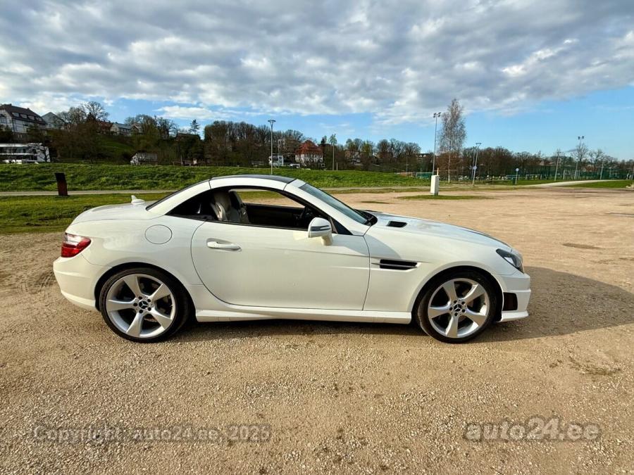 White Mercedes-Benz SLK 350 2011 in Viljandi, with an engine capacity of 3.50 L and mileage of 175 thousand km for 19900 €, photo 15 on AUTOMOTO.COM.LV