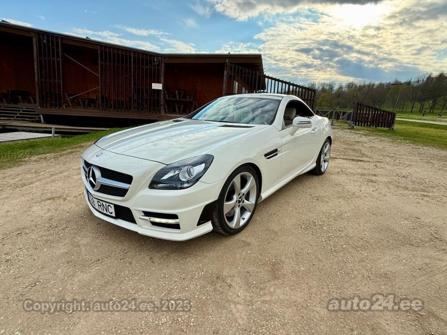 White Mercedes-Benz SLK 350 2011 in Viljandi, with an engine capacity of 3.50 L and mileage of 175 thousand km for 19900 €, photo 19 on AUTOMOTO.COM.LV