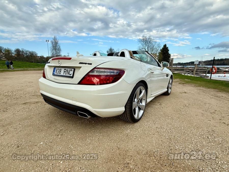 White Mercedes-Benz SLK 350 2011 in Viljandi, with an engine capacity of 3.50 L and mileage of 175 thousand km for 19900 €, photo 24 on AUTOMOTO.COM.LV