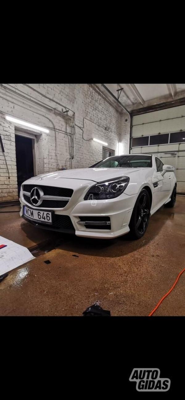 White Mercedes-Benz SLK 350 2013 in Skuodas, with an engine capacity of 3.50 L and mileage of 111 thousand km for 21500 €, photo 1 on AUTOMOTO.COM.LV