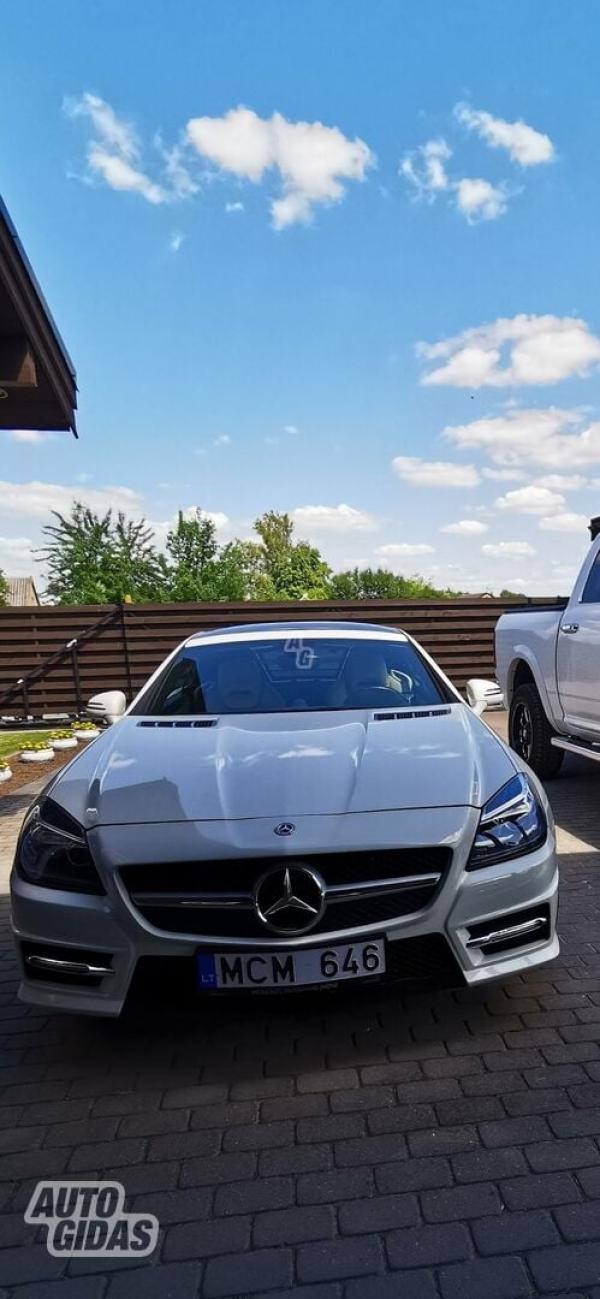 White Mercedes-Benz SLK 350 2013 in Skuodas, with an engine capacity of 3.50 L and mileage of 111 thousand km for 21500 €, photo 2 on AUTOMOTO.COM.LV