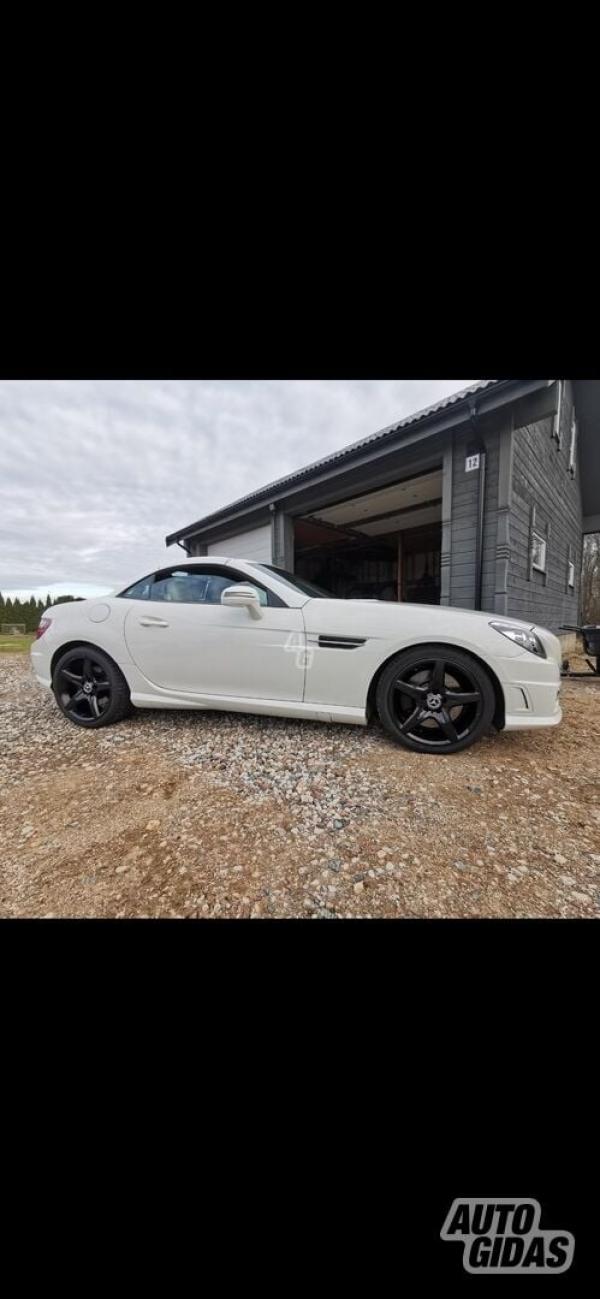 White Mercedes-Benz SLK 350 2013 in Skuodas, with an engine capacity of 3.50 L and mileage of 111 thousand km for 21500 €, photo 3 on AUTOMOTO.COM.LV