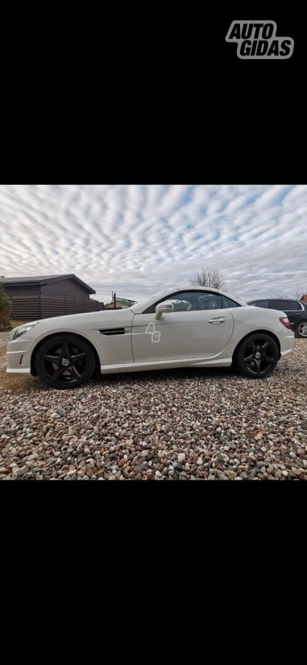 White Mercedes-Benz SLK 350 2013 in Skuodas, with an engine capacity of 3.50 L and mileage of 111 thousand km for 21500 €, photo 4 on AUTOMOTO.COM.LV