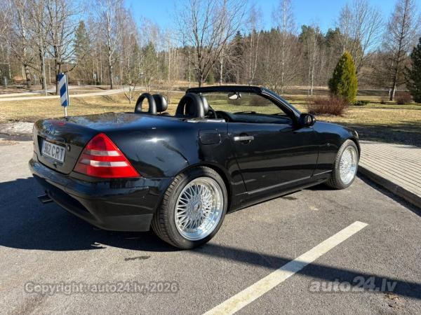 Black Mercedes-Benz SLK-Class 1999 in Tallinn, with an engine capacity of 2.30 L and mileage of 250 thousand km for 5900 €, photo 2 on AUTOMOTO.COM.LV