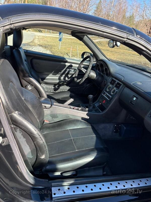 Melns Mercedes-Benz SLK-Class 1999 Tallina, ar dzinēja tilpumu 2.30 L un nobraukumu 250 tūkst. km par 5900 €, foto 11 vietnē AUTOMOTO.COM.LV