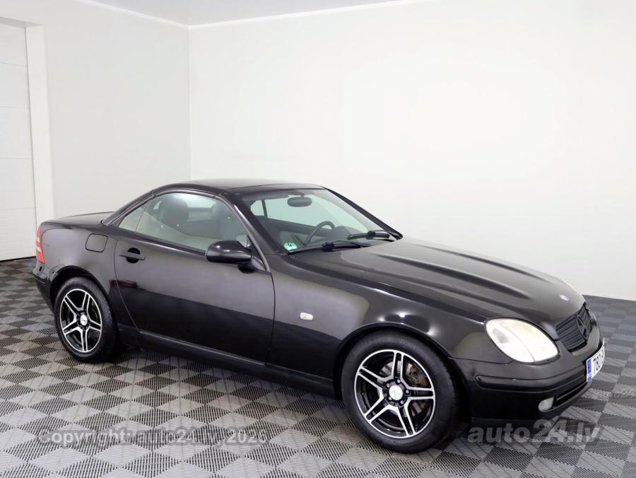Black Mercedes-Benz SLK-Class 1999 in Tallinn, with an engine capacity of 2.00 L and mileage of 279 thousand km for 2499 €, photo 6 on AUTOMOTO.COM.LV